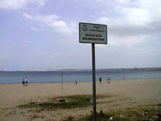 Spiaggia Marina di Priolo:divieto di balneazione.